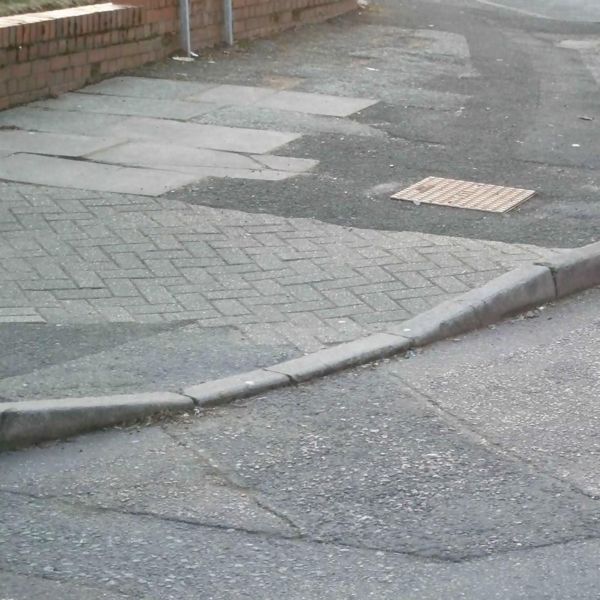 Dropper Kerb Left Hand BN - BN 125 x 255/150mm